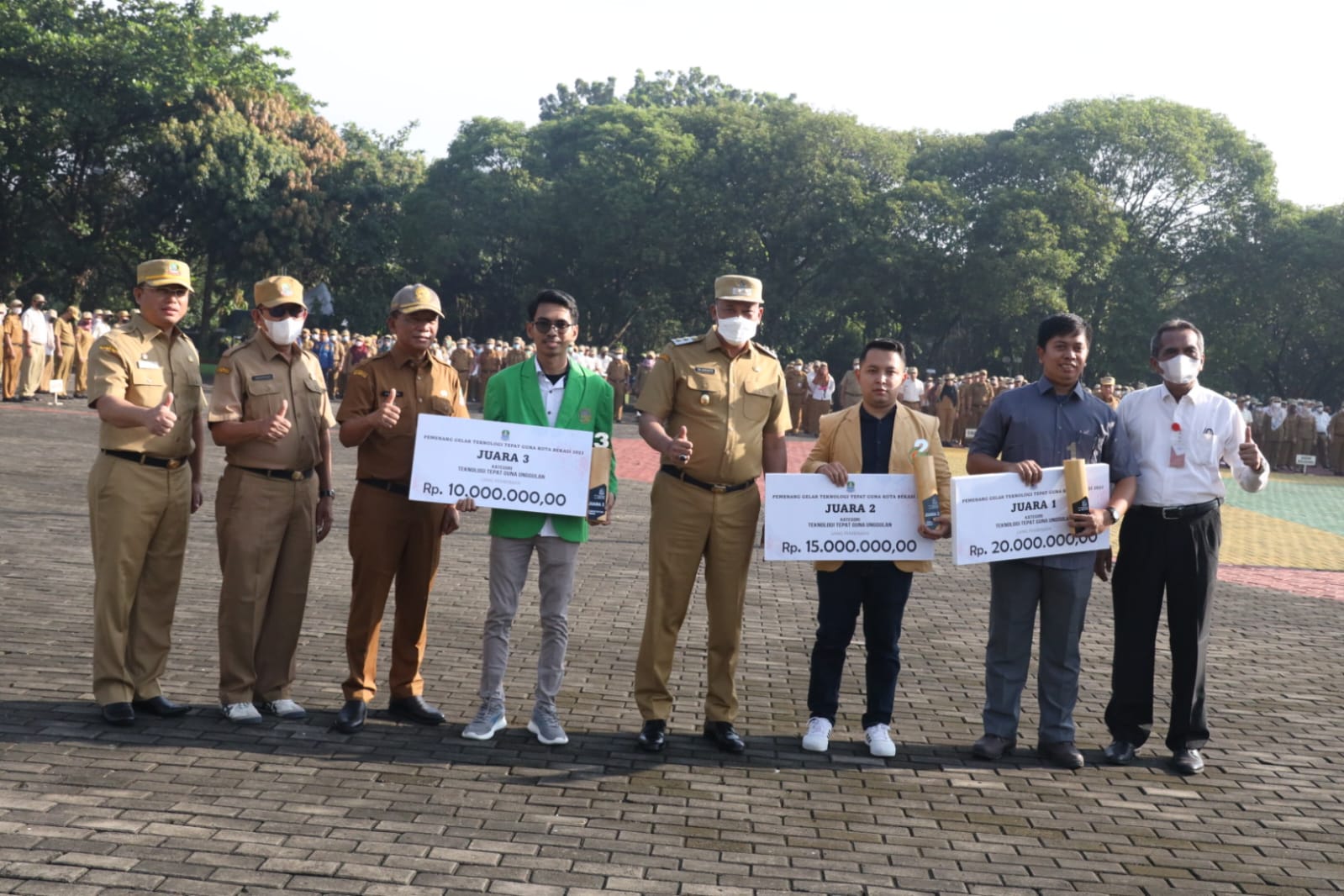 Pemerintah Kota Bekasi - simbolis penyerahan alat rekam cetak adminduk ...